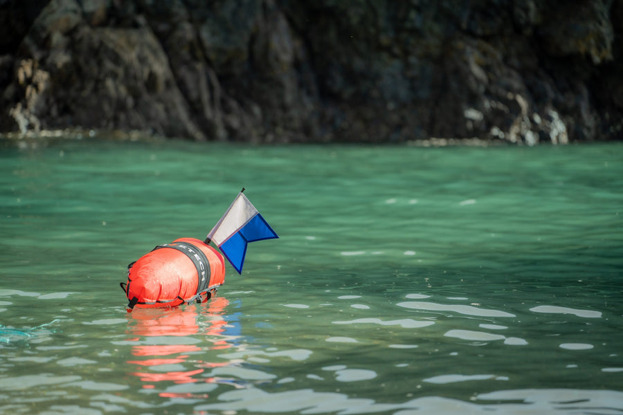 Float Inflatable 30L With Flag – DivetechNZ